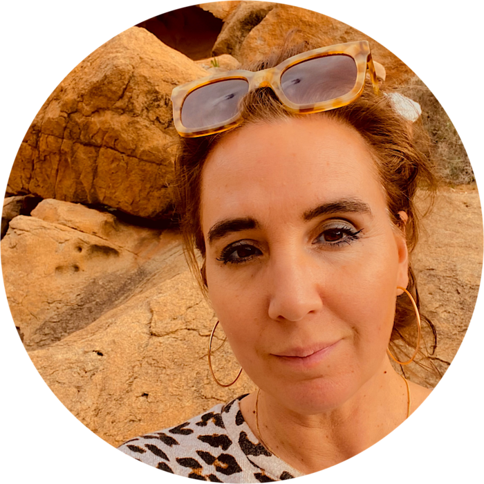 Contact :: Natasia Fanariotis